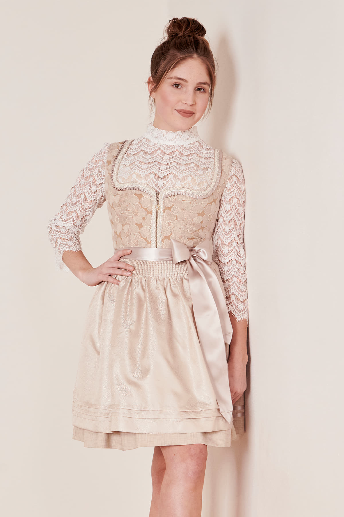 Dirndl Mae (50cm) in beige im Krüger Dirndl Online Shop