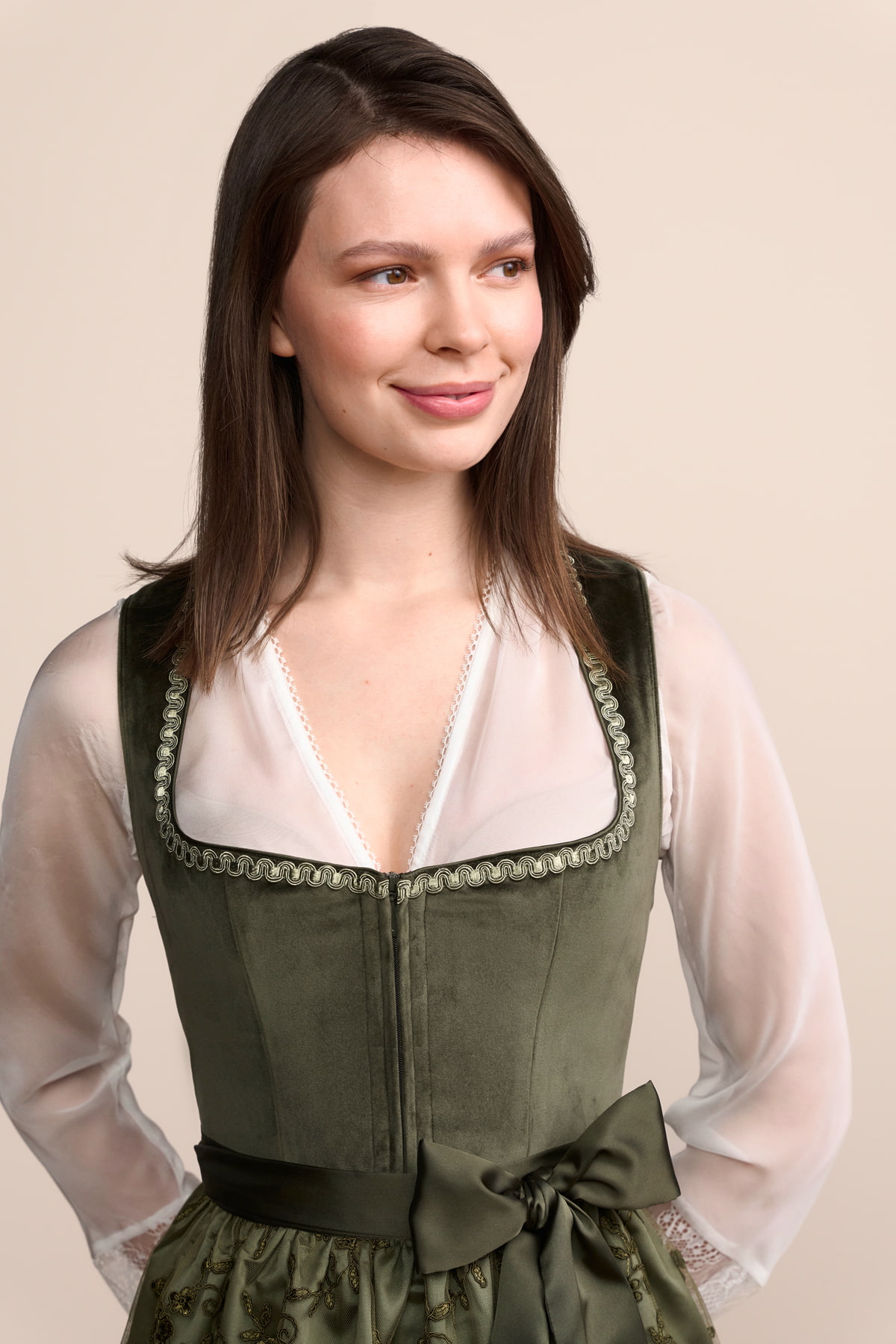 Dirndl Yosie (60cm) in grün im Krüger Dirndl Online Shop