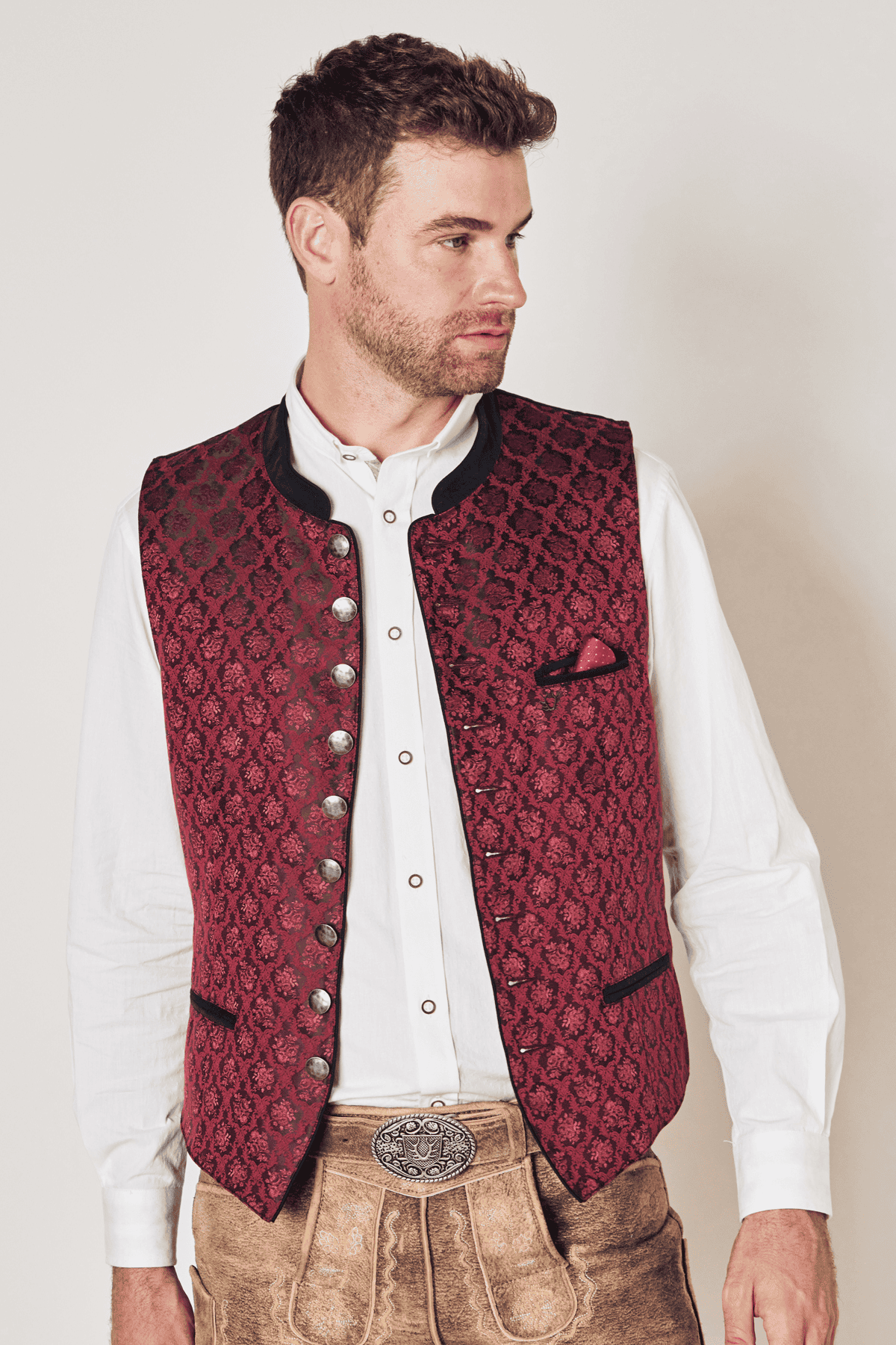 Trachtenweste Helge in rot im Krüger Dirndl Online Shop