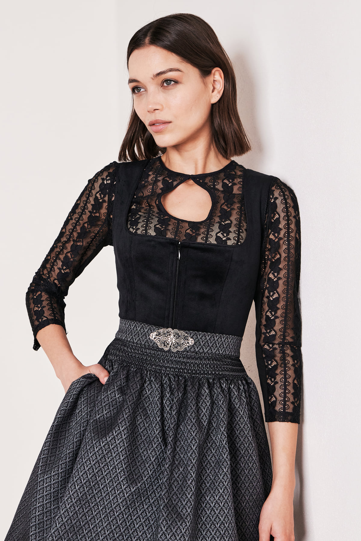 Dirndl Alisha (50cm) in schwarz im Krüger Dirndl Online Shop