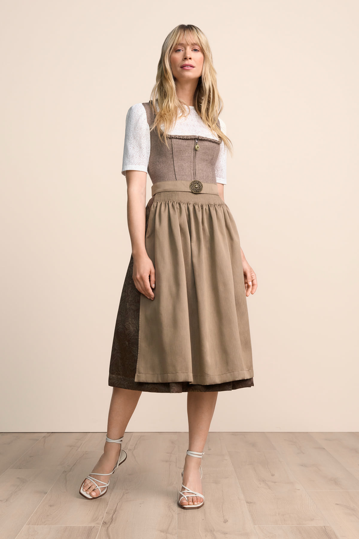 Dirndl Georgia (70cm) in braun im Krüger Dirndl Online Shop