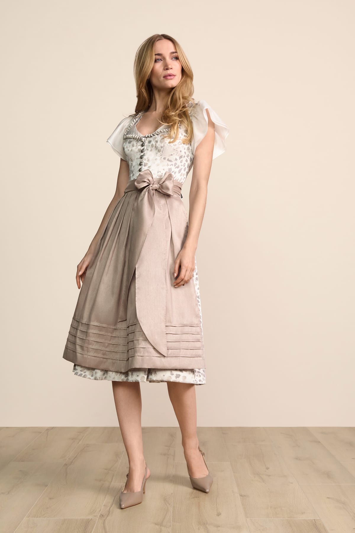 Dirndl Ivena (70cm) in beige im Krüger Dirndl Online Shop